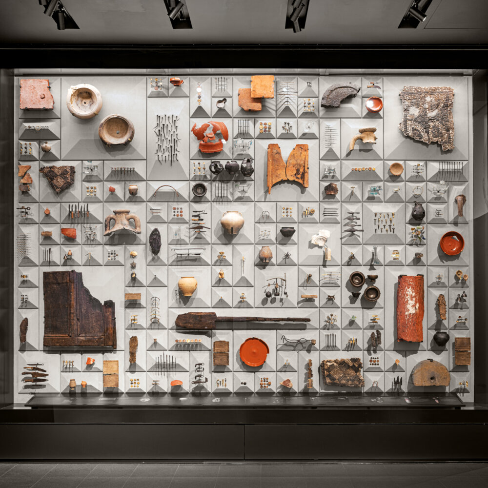 Mithraeum Bloomberg Space - Projects - Goppion
