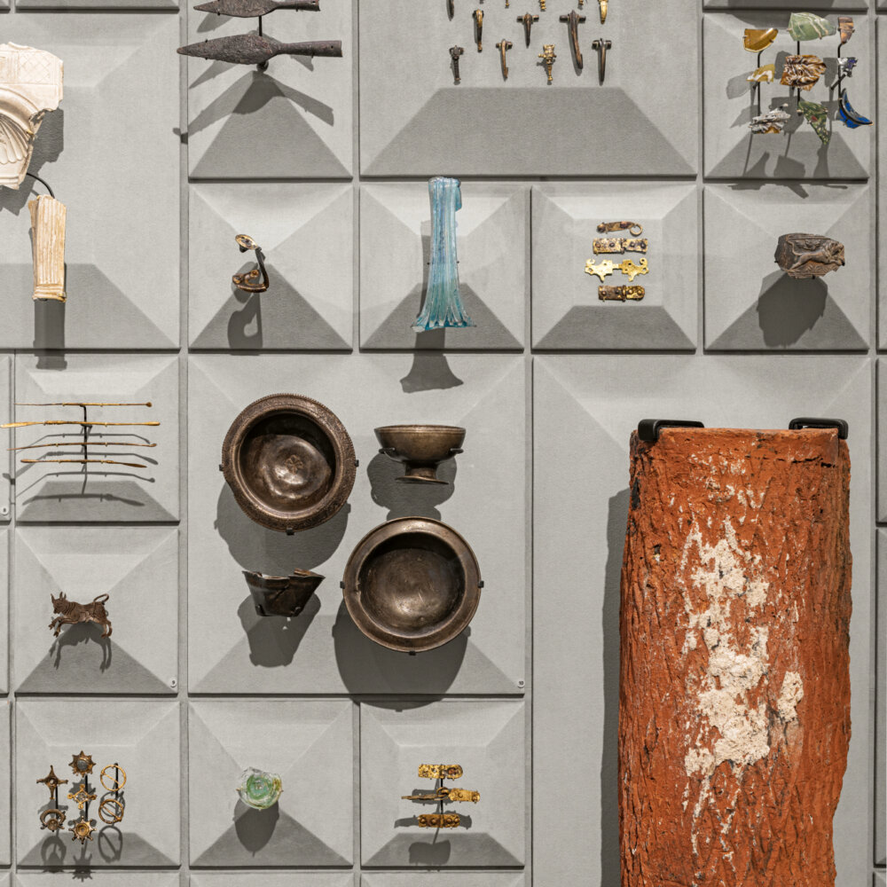 Mithraeum Bloomberg Space - Projects - Goppion