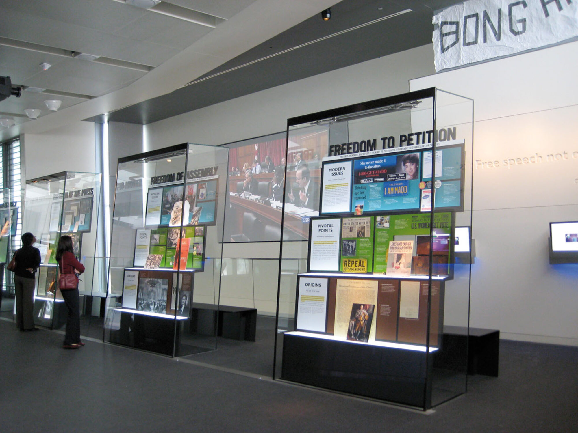 Newseum - Projects - Goppion