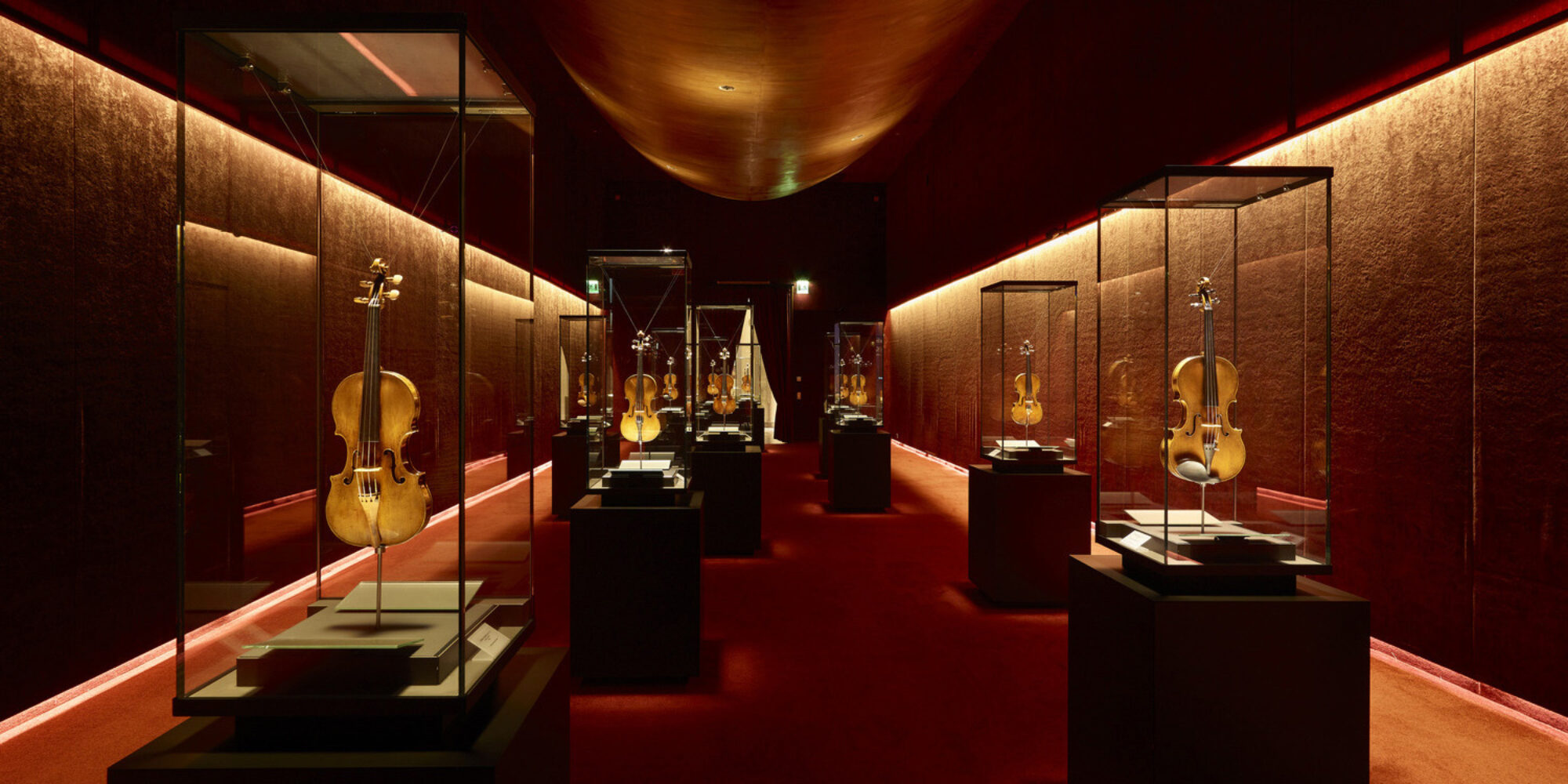 Museum Display Case Design - Goppion