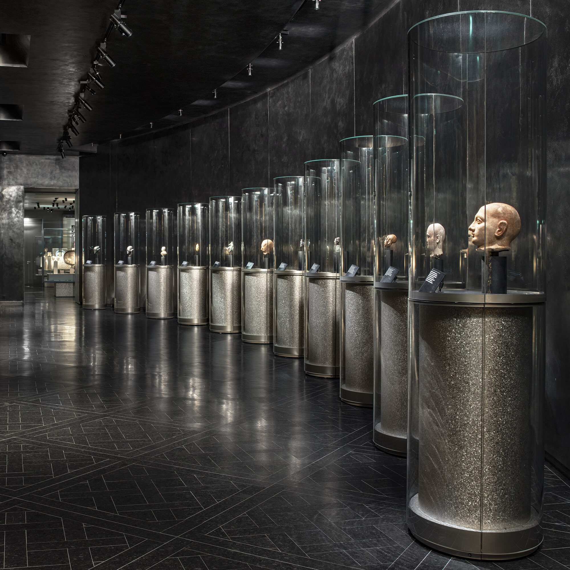 Museum Display Cases - Goppion