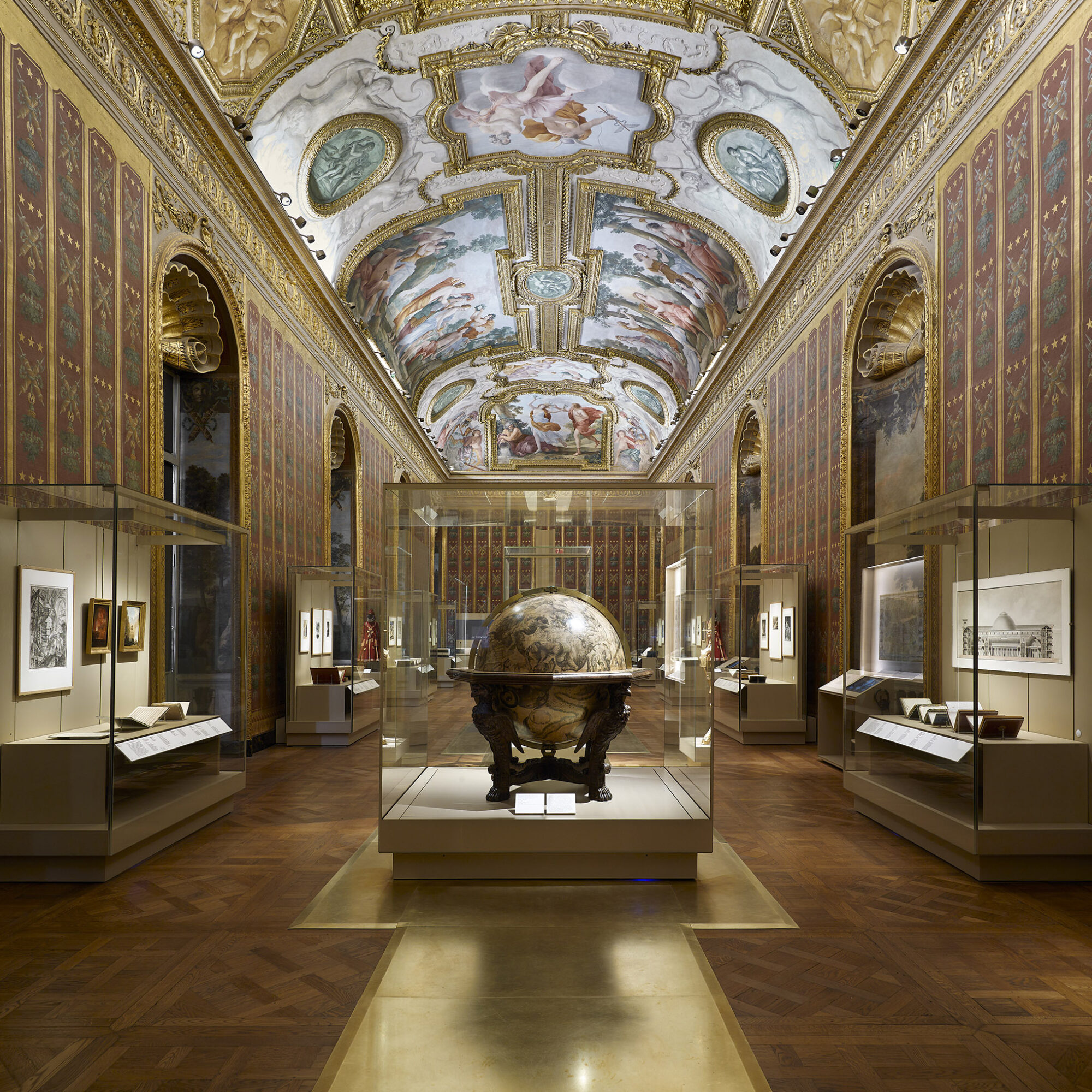 Museum Display Case Design - Goppion