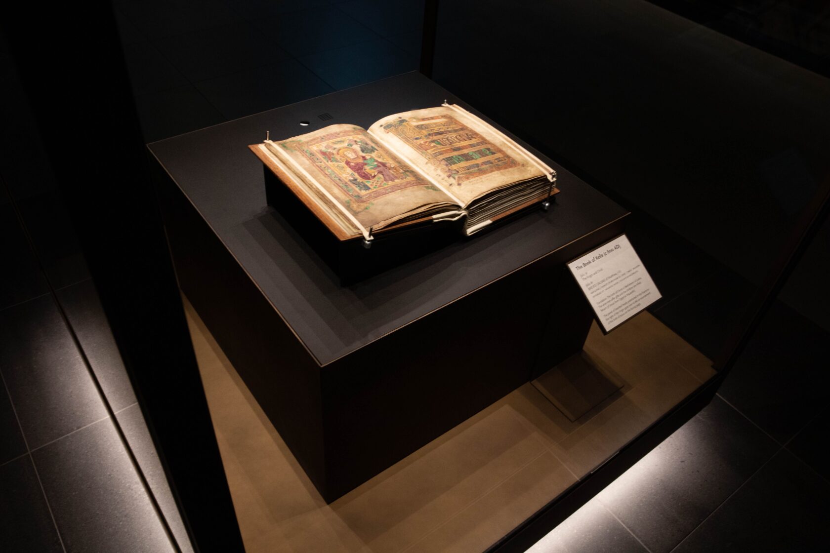 Trinity College Old Library – Book of Kells - Projects - Goppion